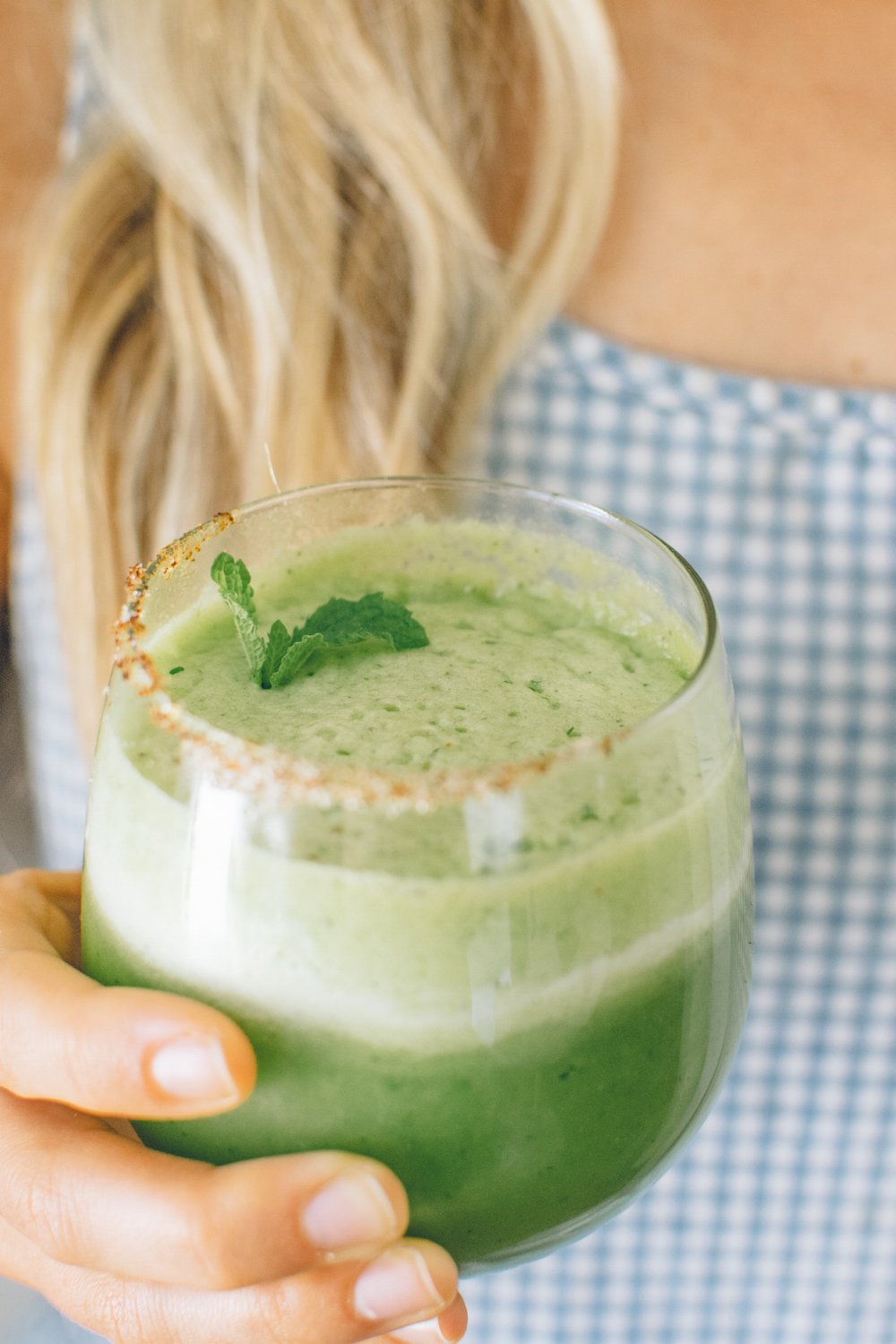 SPICY PINEAPPLE MOJITO GREEN JUICE. | Kale & Caramel