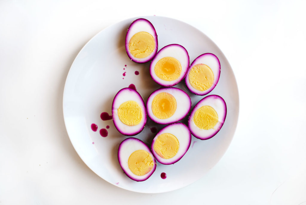 VEGETARIAN PASSOVER SEDER PLATE WITH BEET-PICKLED DEVILED EGGS. | Kale ...